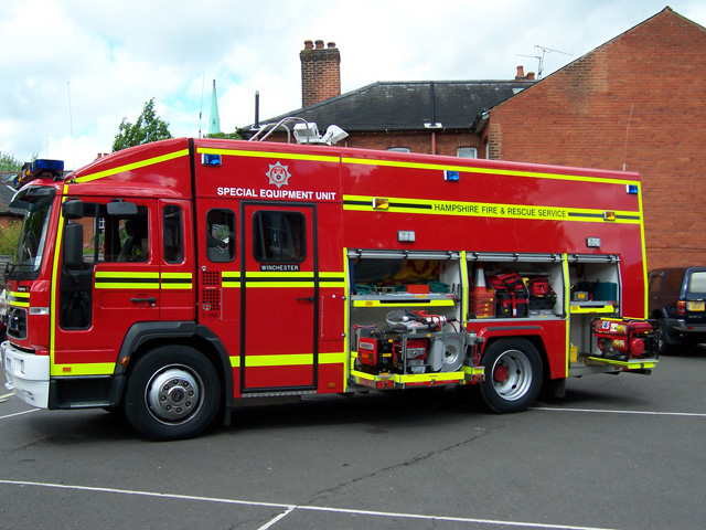 Fire Engines Photos - Hampshire SEU open lockers