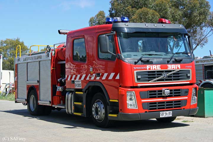 Fire Engines Photos - SAMFS Volvo FM9 General Purpose Pumper