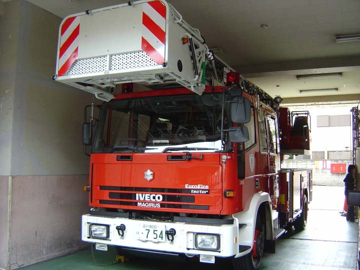 Fire Engines Photos - Tokyo Fire brigade Iveco Magirus Ladder