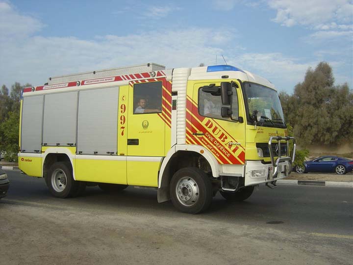 Fire Engines Photos - Dubai Civil Defense Mercedes Pumper