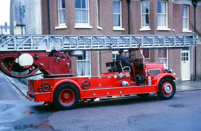 Fire Engines Photos - Leyland Metz Turntable ladder