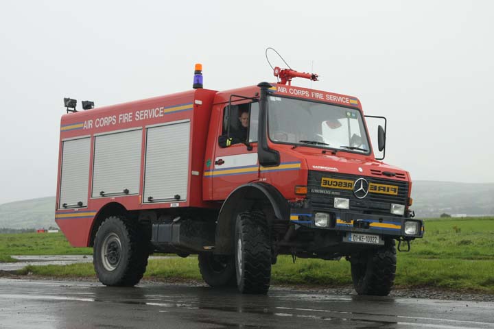 Fire Engines Photos - Irish Air Corps Fire Service Mercedes Unimog