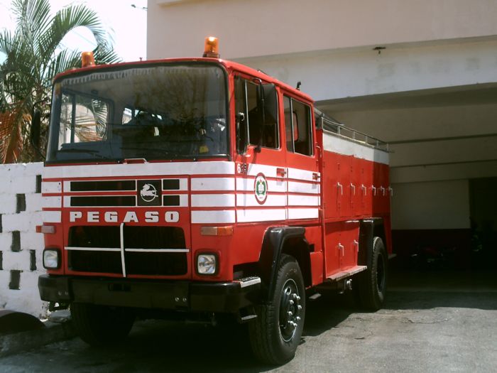 Fire Engines Photos - Pegaso Pumper, Havana City, Cuba