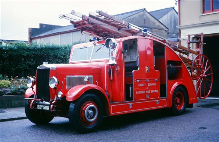 Fire Engines Photos - 1938 Leyland Pump Escape BDY508