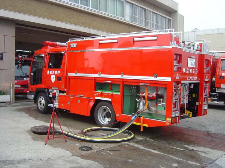 Tokyo FD Isuzu pumper Haneda Fire station