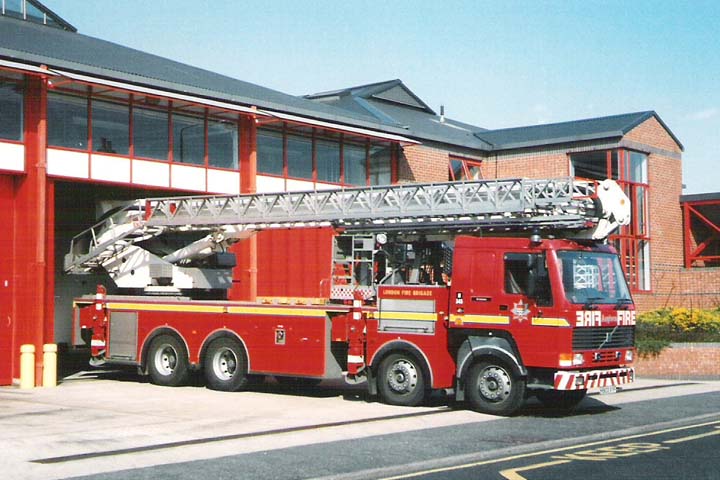 Fire Engines Photos - 1990 Volvo FL10 8X4/Angloco 33-2TI Bronto Skylift