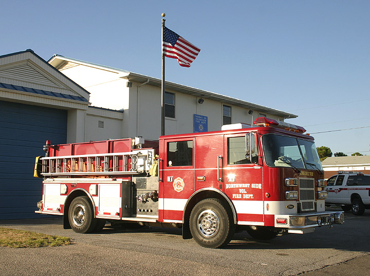 Fire Engines Photos - Bay County, Florida E-702