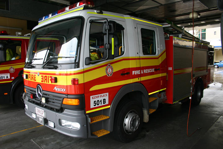 Fire Engines Photos - Kemp Place Pumper Queensland Fire & Rescue