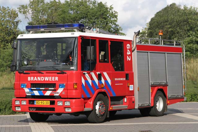 Fire Engines Photos - L-V Dennis Rapier XL