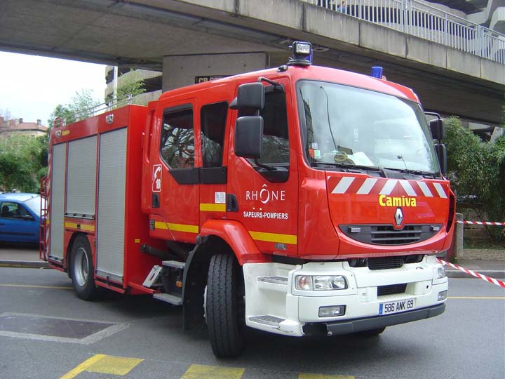 Fire Engines Photos - Rhone Fire & Rescue France Lyon Renault Midlum