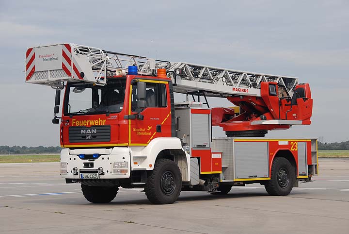 Fire Engines Photos - Flughafenfeuerwehr Düsseldorf Fox 23 MAN Magirus