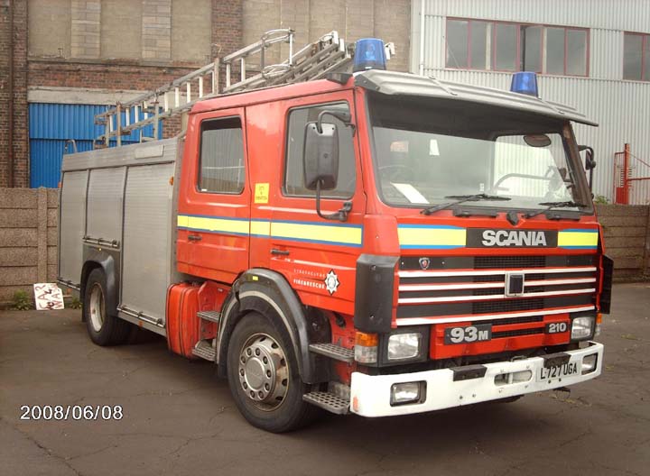 Fire Engines Photos - strathclyde scania Port Glasgow Fire station