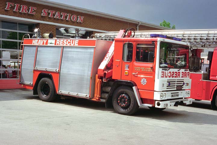 Fire Engines Photos - Cleveland Fire Brigade Dennis Heavy rescue unit
