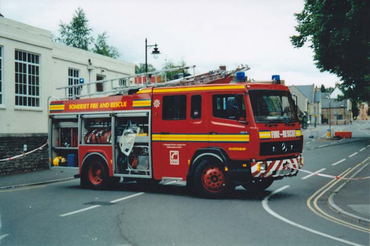 Fire Engines Photos - Somerset Fire and Rescue Mercedes Benz Saxon