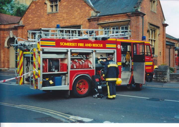 Fire Engines Photos - Somerset Fire and Rescue Mercedes-Benz Saxon