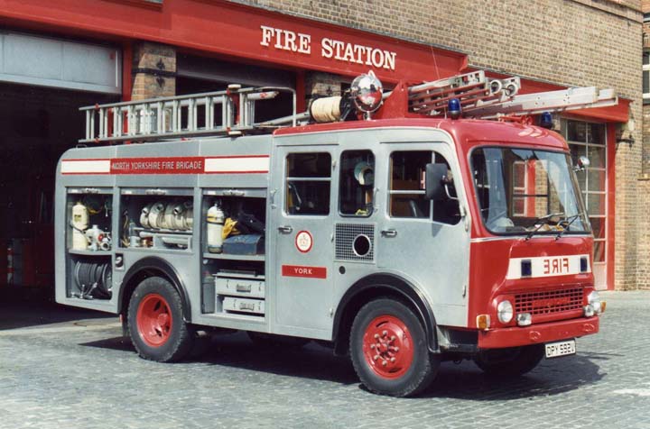 Fire Engines Photos - Bedford Water Ladder North Yorkshire Fire Brigade