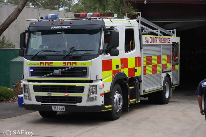 Fire Engines Photos - SACFS New Volvo FM9 Burnside Pumper