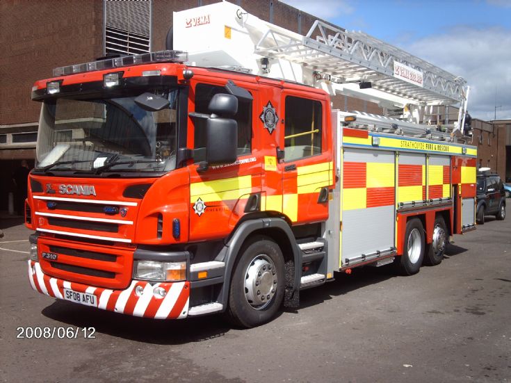 Fire Engines Photos - Strathclyde FRS Scania ARP Cowcaddens