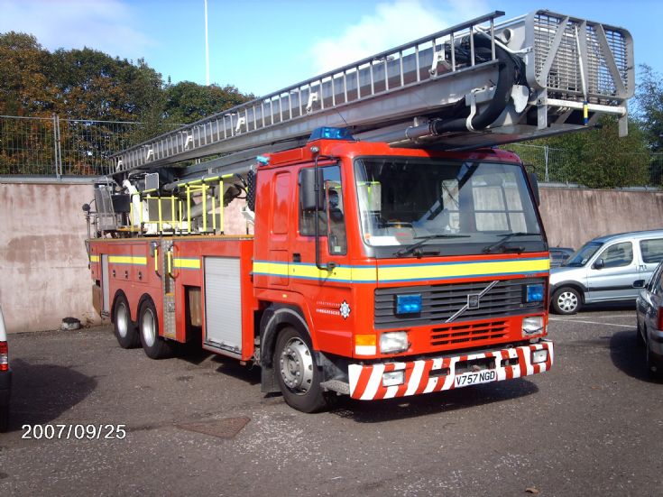 Fire Engines Photos - Strathclyde Hydraulic platform Volvo V757NGD