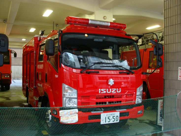 Fire Engines Photos - Isuzu pumper Asakusa Fire station Japan