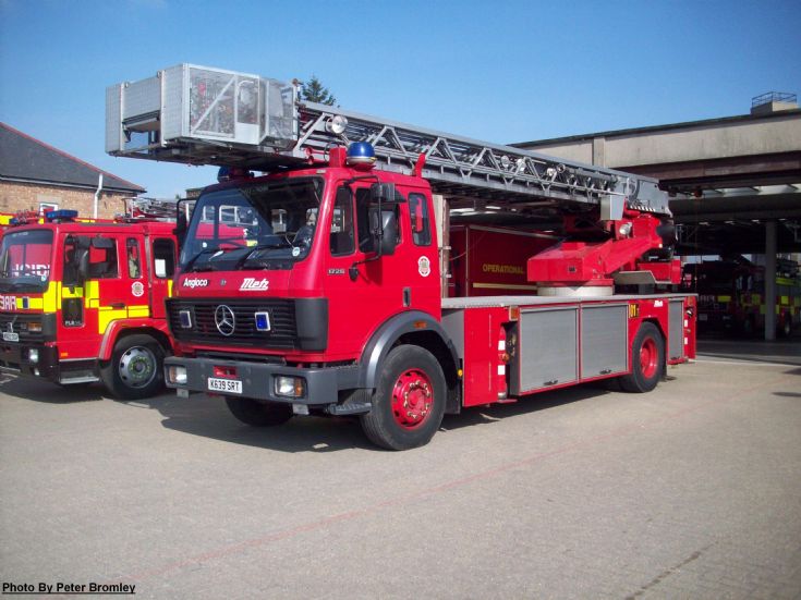 Fire Engines Photos - Suffolk Mercedes Metz Turntable ladder