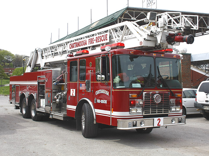 Fire Engines Photos - Chattanooga Fire Department Quint 2 HME