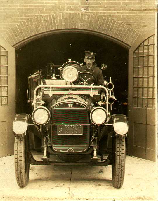 Fire Engines Photos - 1925 Reo Fire Engine New Oxford PA