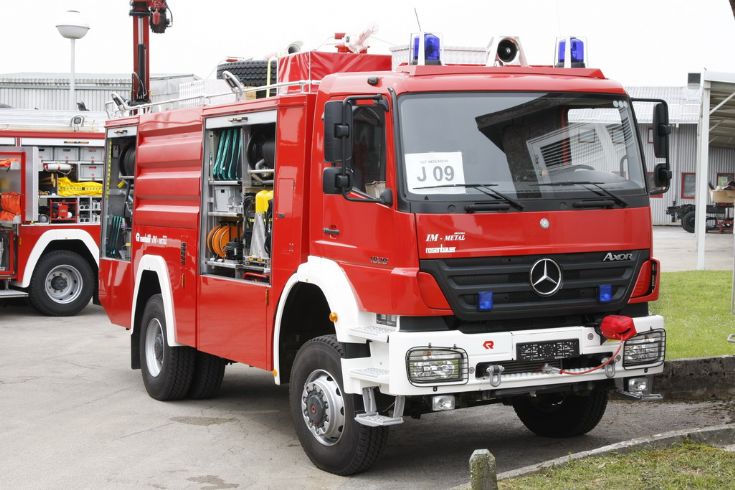 Fire Engines Photos - Croatia Mercedes Axor Fire engine