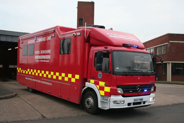 Fire Engines Photos - Royal Berkshire Incident Command unit