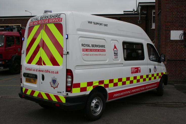 Fire Engines Photos - Royal Berkshire HVP support van back