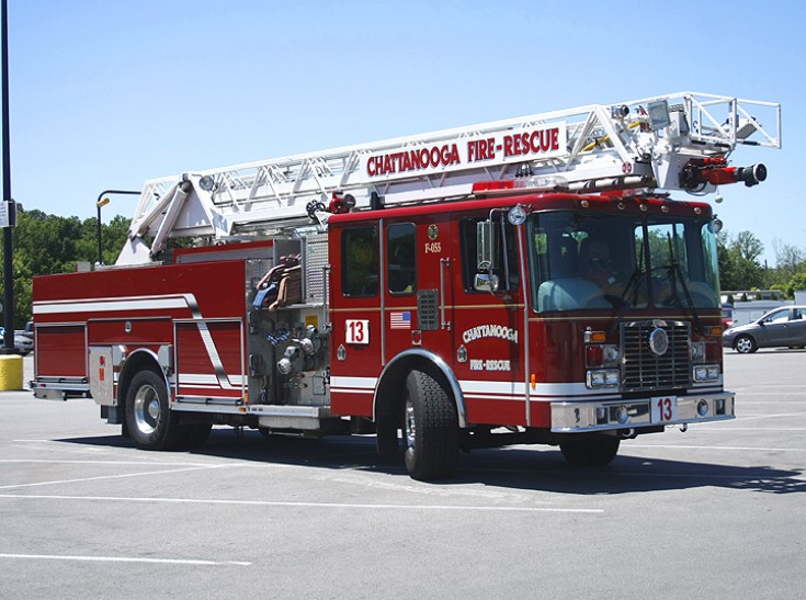 Fire Engines Photos - Chattanooga Fire and Rescue Quint HME