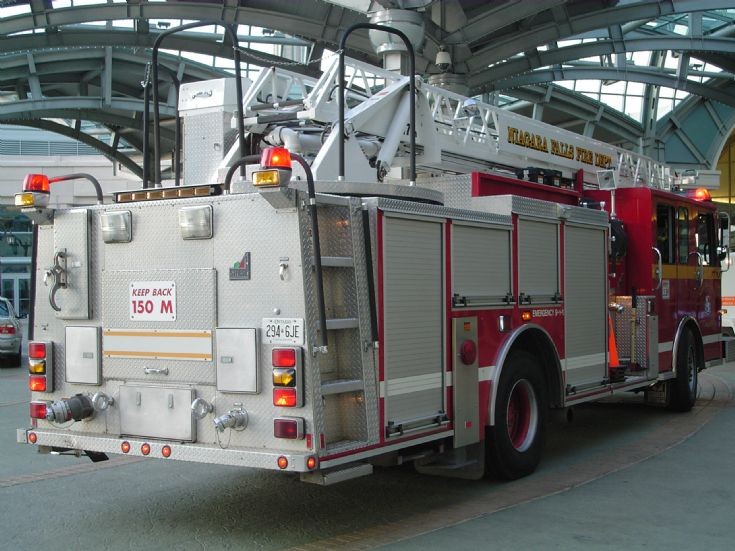 Fire Engines Photos - Niagara Falls Canada Fire engine back