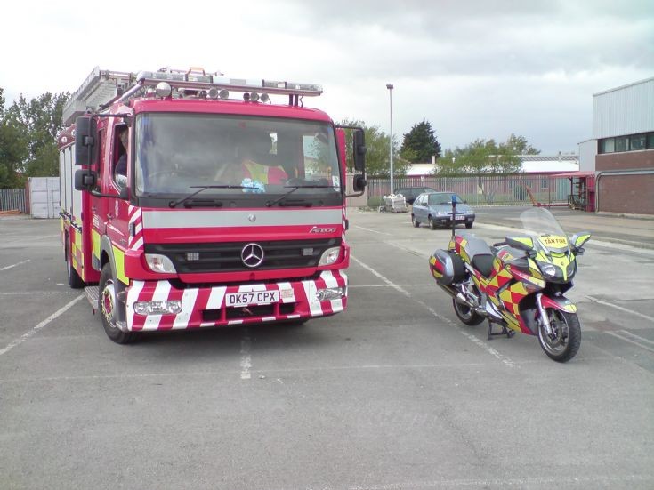 Fire Engines Photos - Rhyl pump Mercedes Atego DK57 CPX