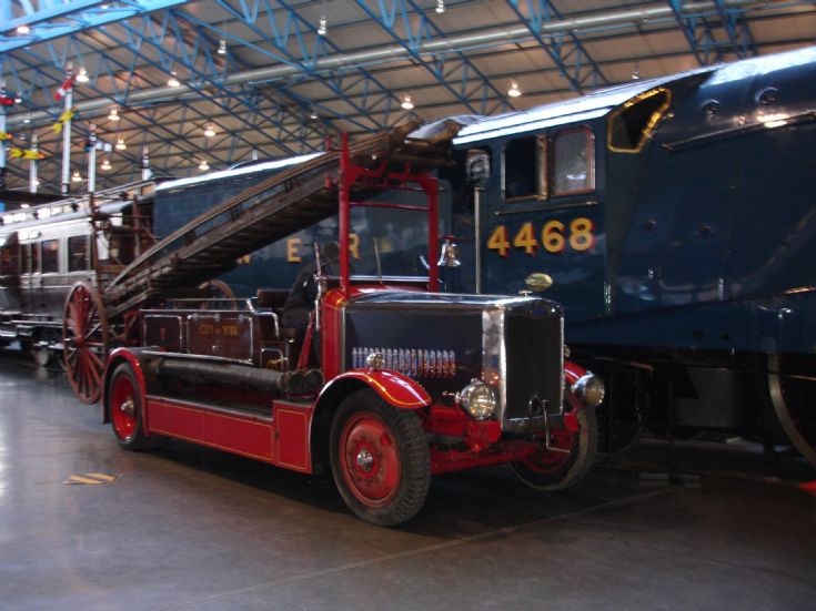 Fire Engines Photos - VY5445 in Railway museum York