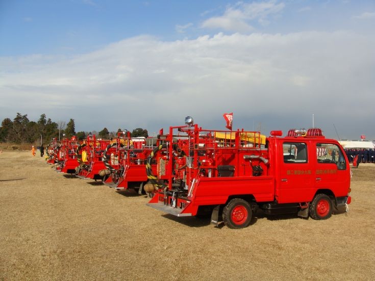 Fire Engines Photos - Nissan and Isuzu pumpers Japan