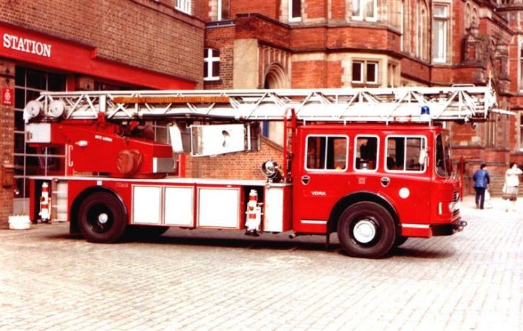 Fire Engines Photos - ERF Metz TL North Yorkshire Fire Brigade