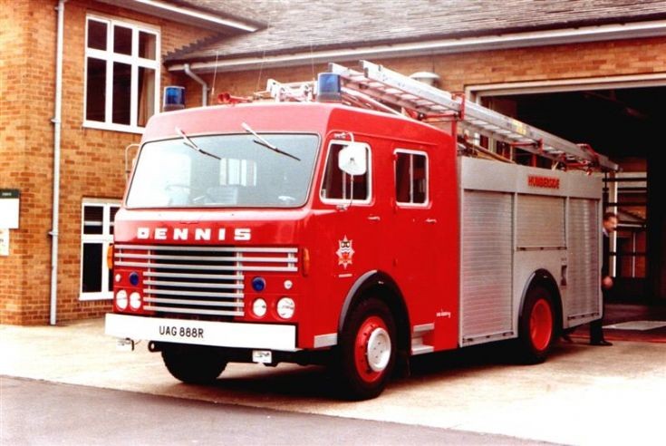 Fire Engines Photos - Dennis R Series PL Humberside Fire Brigade