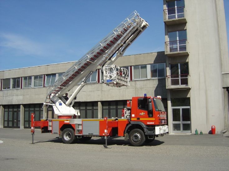 Fire Engines Photos - Mulhouse Fire station Iveco Magirus ALP
