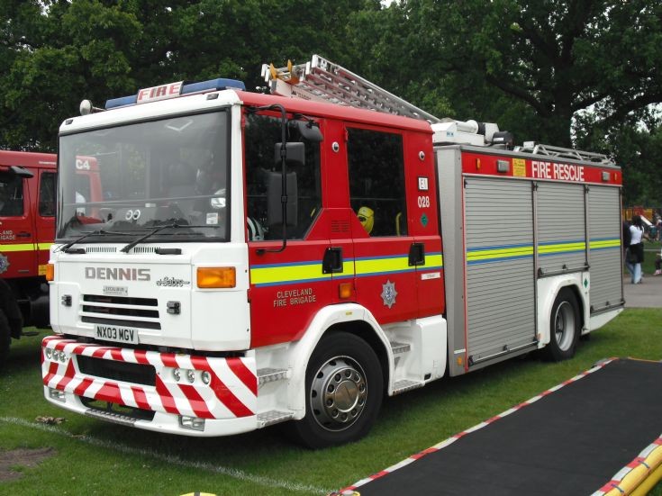 Fire Engines Photos - Cleveland Fire Brigade - Thornaby's Echo 1