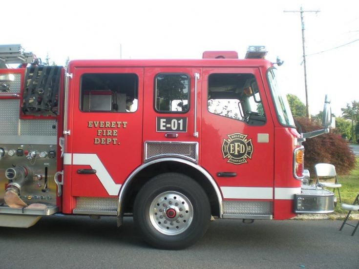 Fire Engines Photos - Everett Fire department Engine 01 ALF