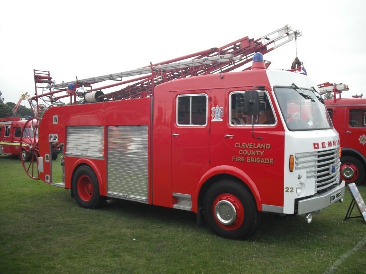 Fire Engines Photos - Dennis R130 Cleveland County Pump Escape