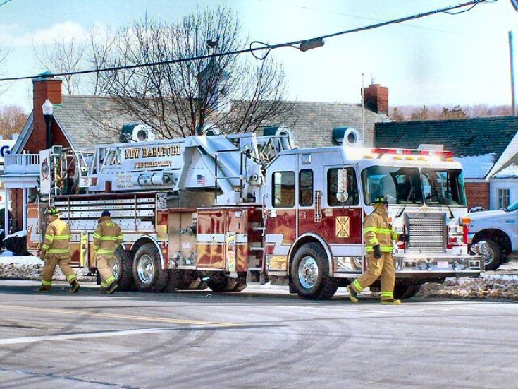 Fire Engines Photos - New Hartford Fire department Tower ladder 105