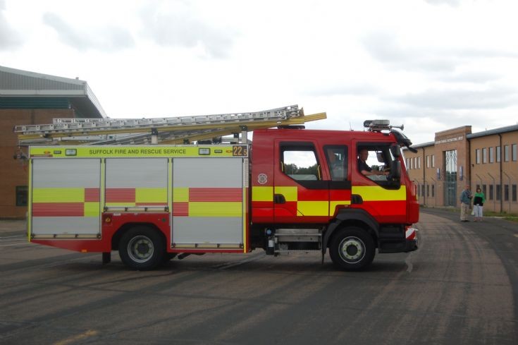 Fire Engines Photos - KP58 NCO Suffolk Fire and Rescue Volvo