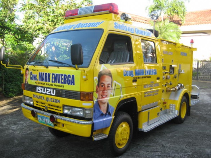 Fire Engines Photos - isuzu Elf 4X4 Four Wheel Drive Fire Truck