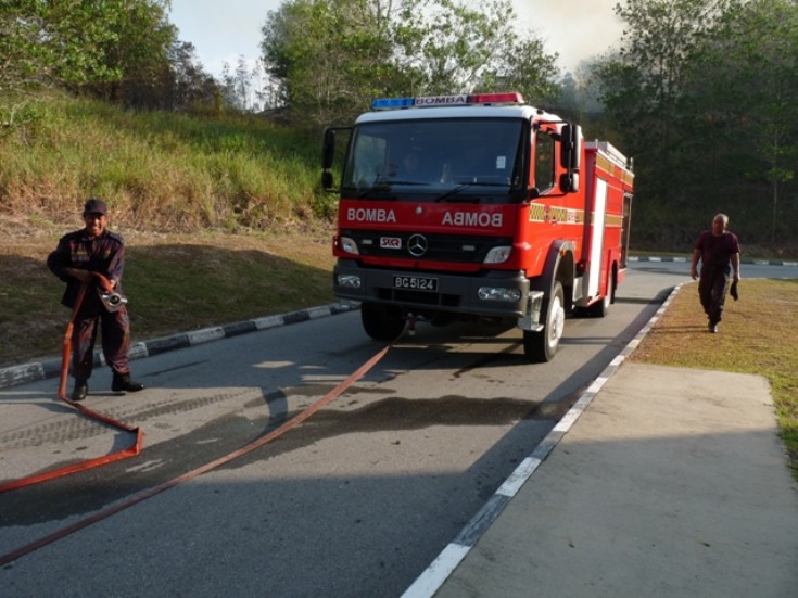 Fire Engines Photos - Preparing for hose laying