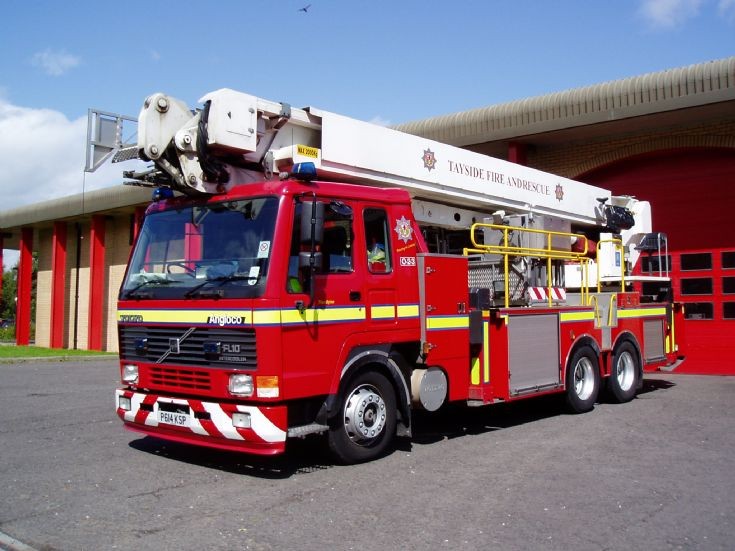 Fire Engines Photos - Tayside Fire and Rescue Volvo ALP