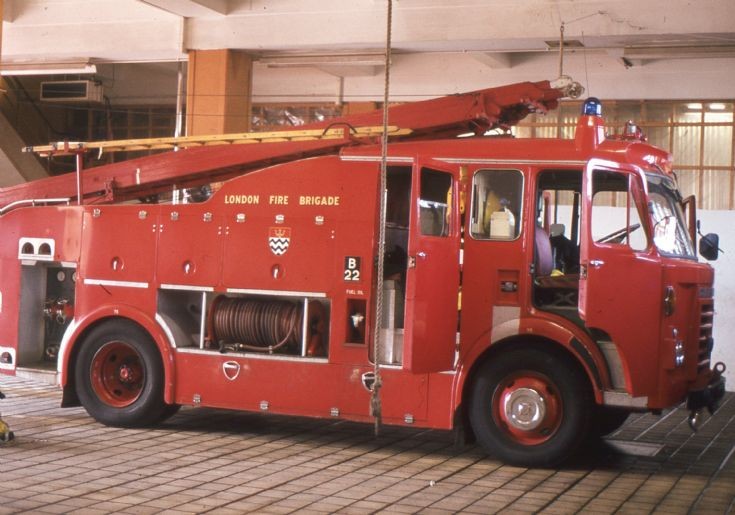 Fire Engines Photos - LFB Lambeth 1983 Dennis