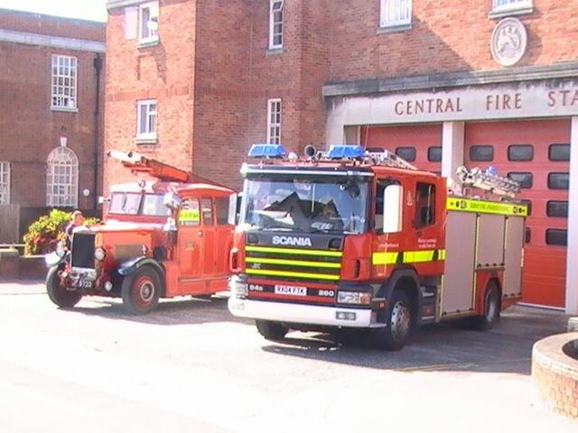 Fire Engines Photos - B18 Poole - Dorset Fire & Rescue Service 2007