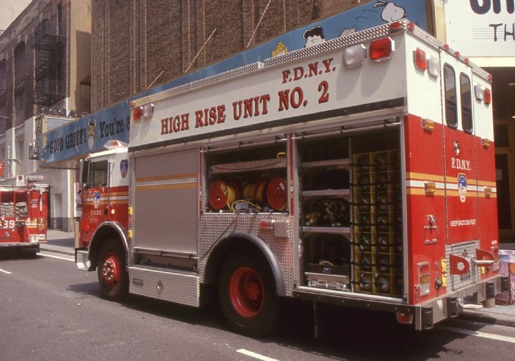 Fire Engines Photos - NYFD - 1999 High Rise unit Mack