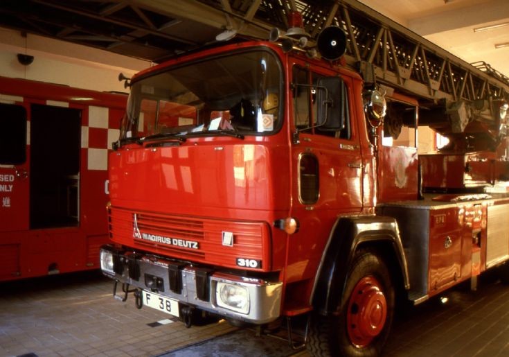 Fire Engines Photos - Hong Kong Fire Services F 38 Magirus TTL in 1991